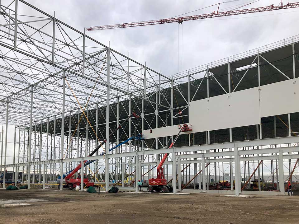 PLUS distribution center, Oss: