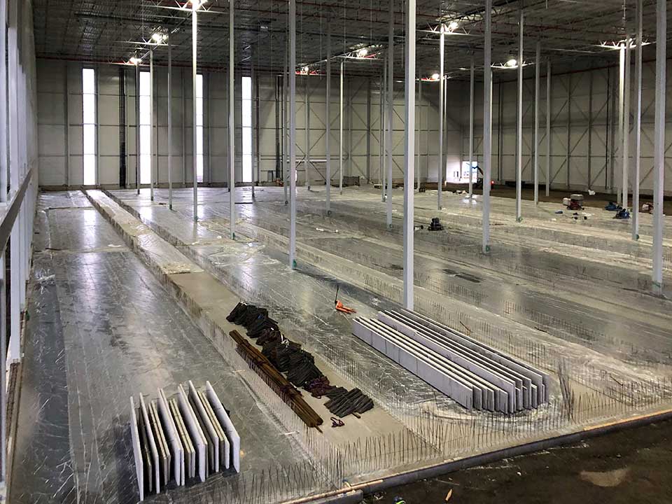 PLUS distribution center, Oss: