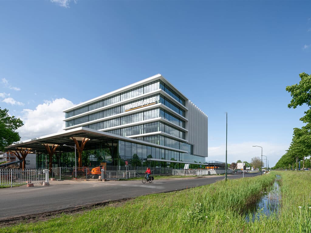 Nieuwe duurzame blikvanger op de Vanderlande campus
