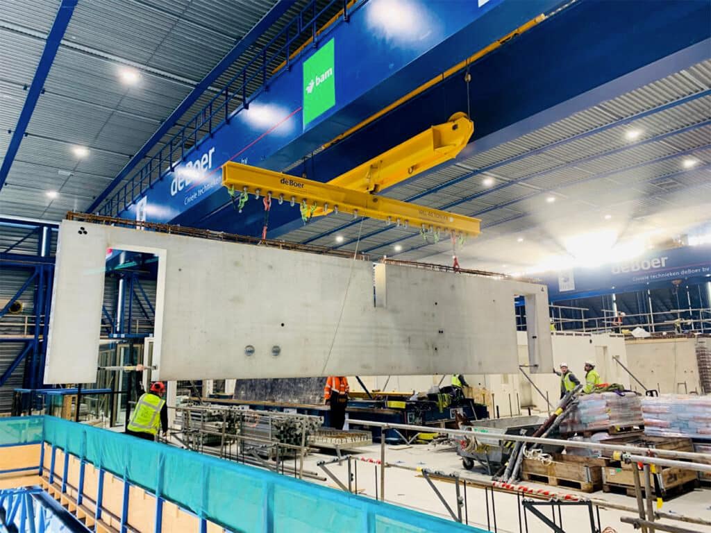 Modulaire hijsloods Zalmhaven I bereikt einde montagefase