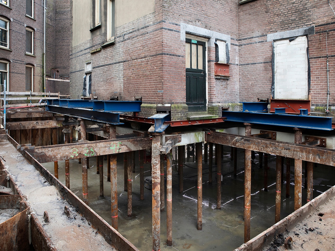 Monumentaal pand krijgt nieuwe fundering