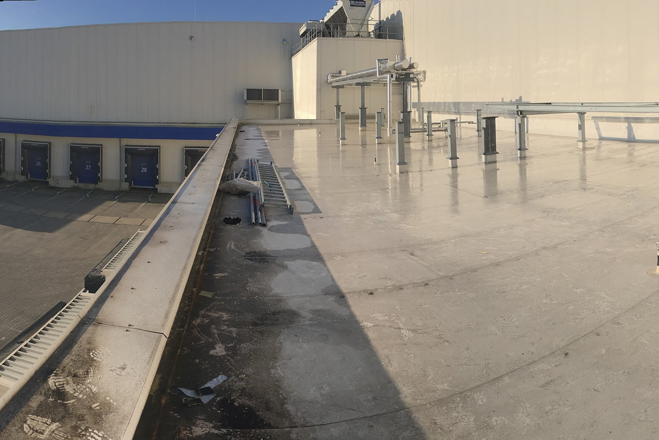 Cooling and freezing with energy-efficient refrigeration/freezing system