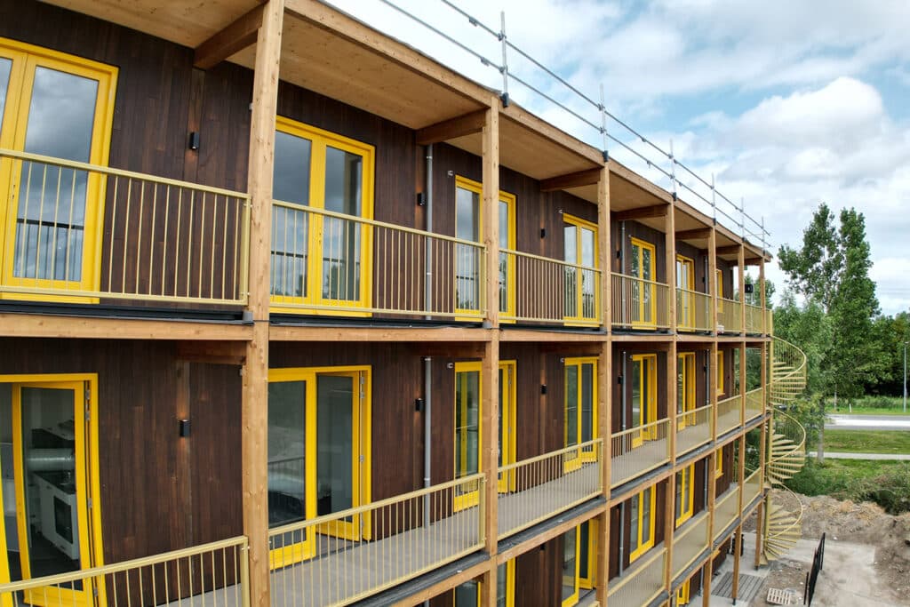 Wooden Hotel in Almere: Fiberglass decking paves the way to modular (ge ...