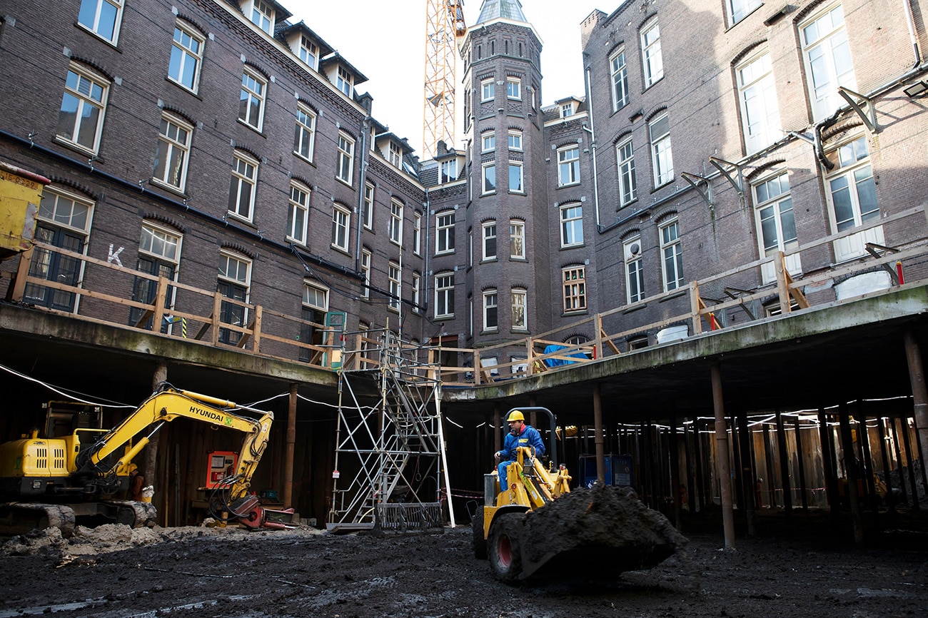 A new basement: rough concrete construction and fragile monuments