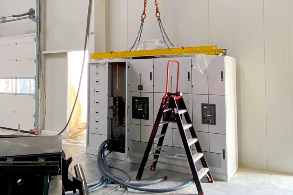 Specialist panel construction. Main distributor, busbar trunking and ...