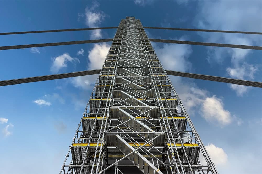 Doka formwork and scaffolding for renovation of Voest Bridge
