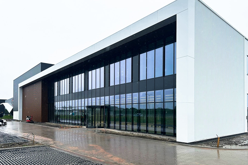 Nonresidential construction at its best: new sleek commercial building ...